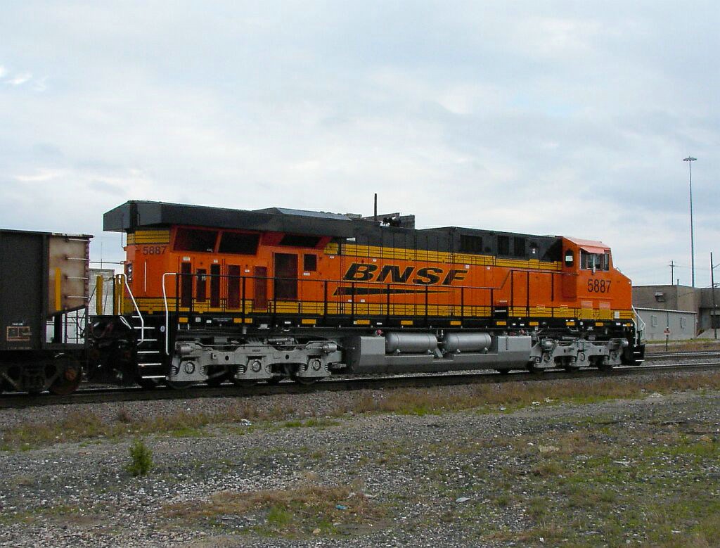 BNSF 5887